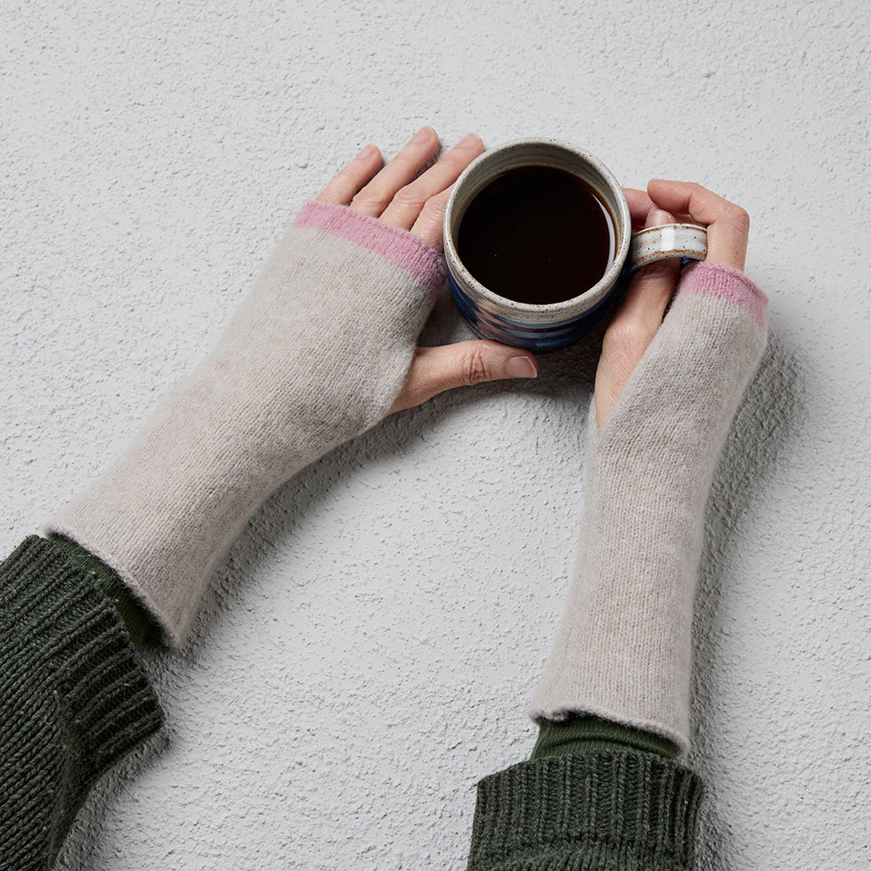 Edge wrist warmers in Cobble and Calamine – Anna-Lisa Smith