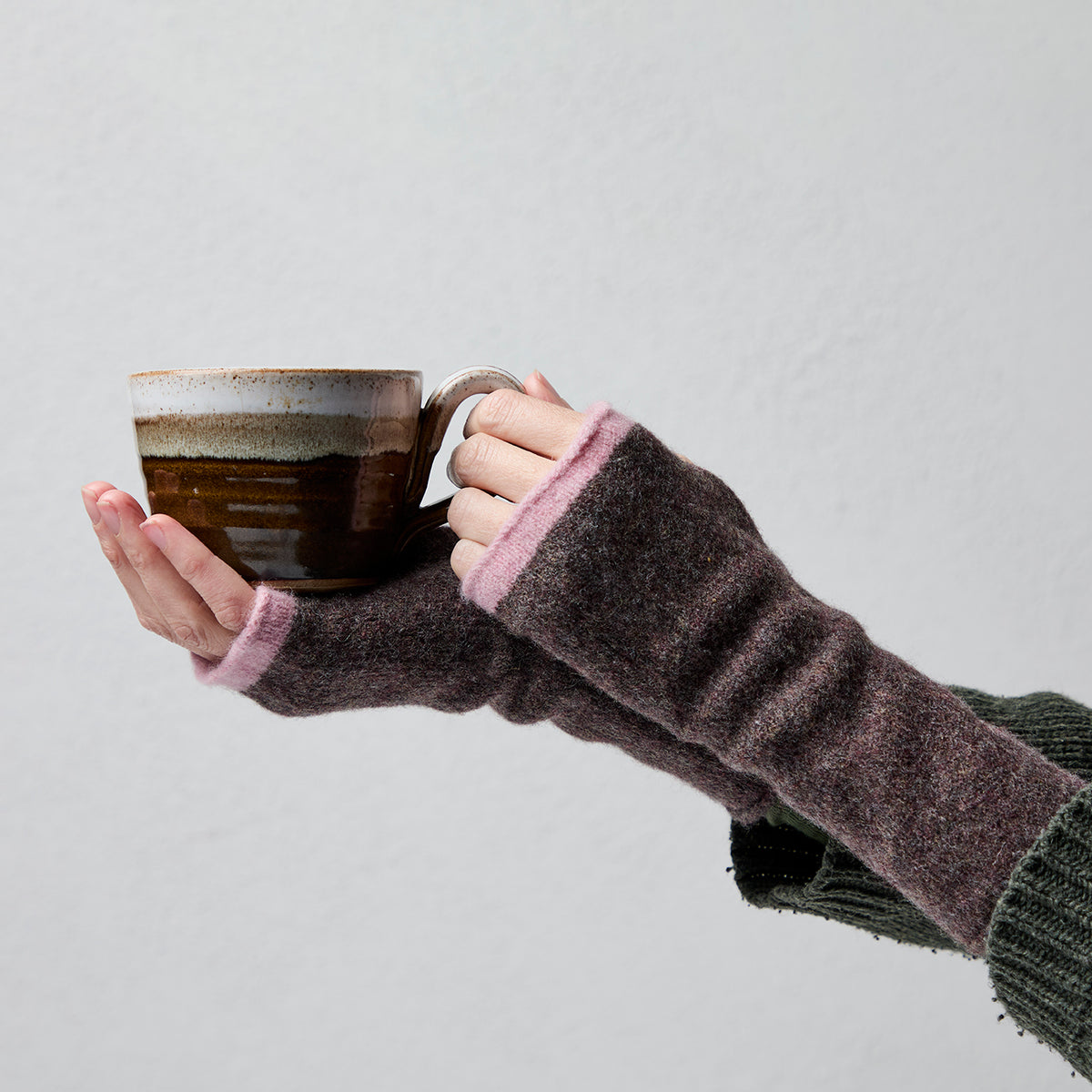 Edge wrist warmers in Holst and Calamine – Anna-Lisa Smith