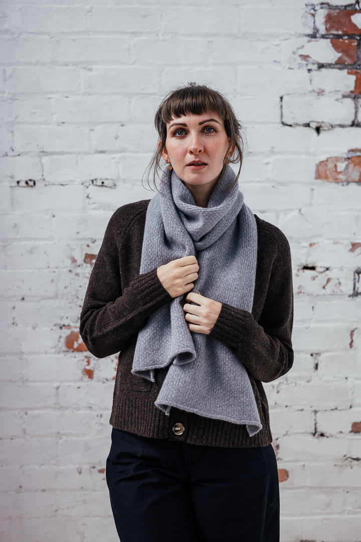 Fleckle scarf in Smoke/Pearl Grey – Anna-Lisa Smith