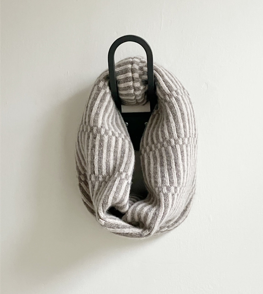 Link snood in Vole/Cobble – Anna-Lisa Smith