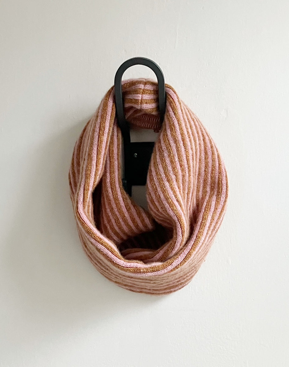 Striped snood in Rust/Pink – Anna-Lisa Smith