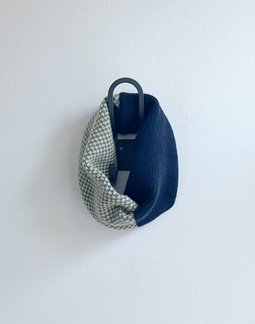 Sample Sale 2026 Half Fleckle snood in Apple/Cobble/Navy – Anna-Lisa Smith