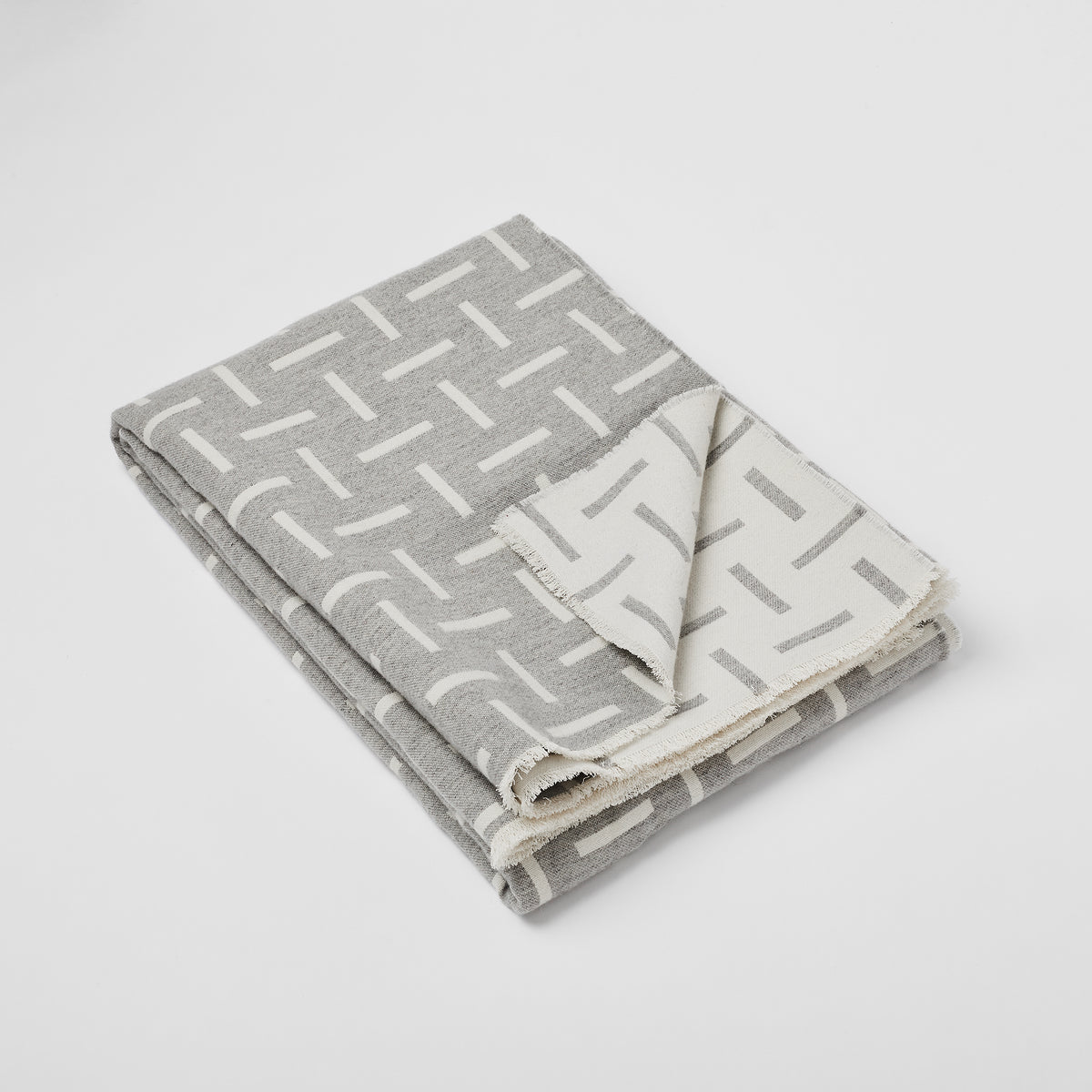 Dash blanket in Pearl Grey – Anna-Lisa Smith
